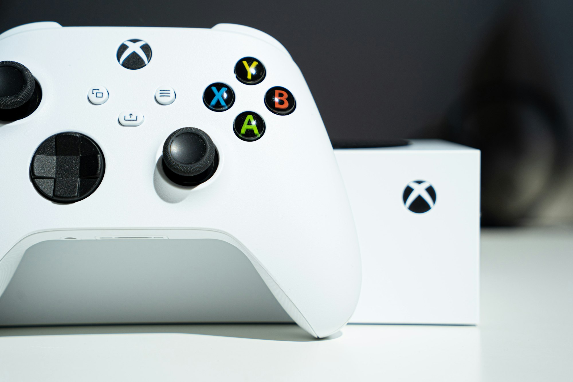 Microsoft quietly removes legacy headset port from new Xbox Series X ...
