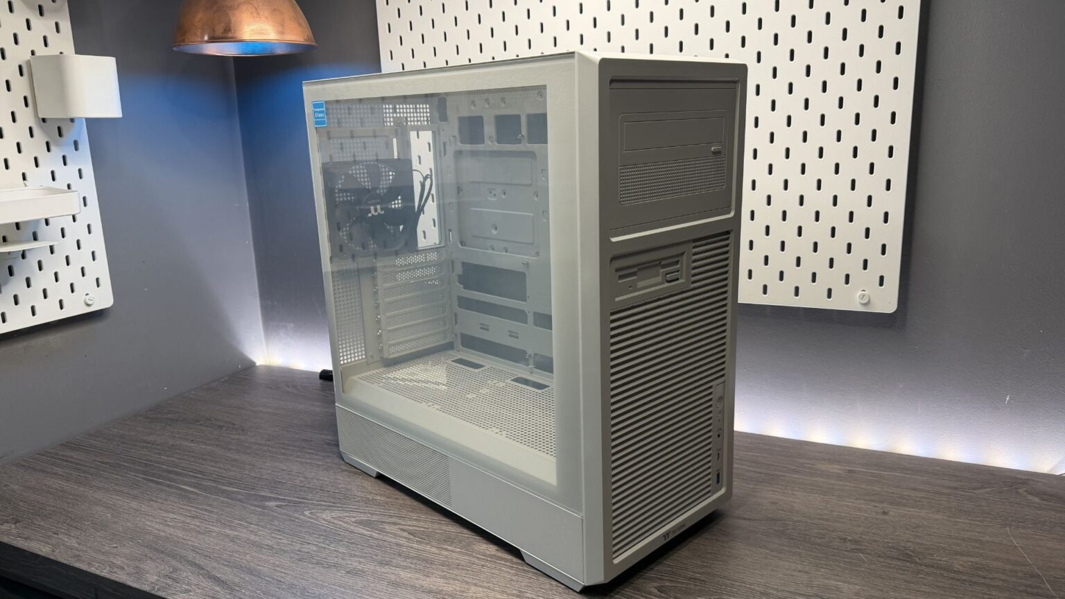 Thermaltake Retro 360 TG Review: A Stylish Beige Case With Too Many Old ...