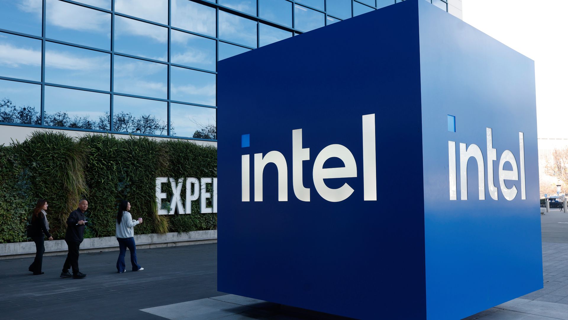 MediaTek’s EMIB T decision gives Intel a major packaging win in AI chips